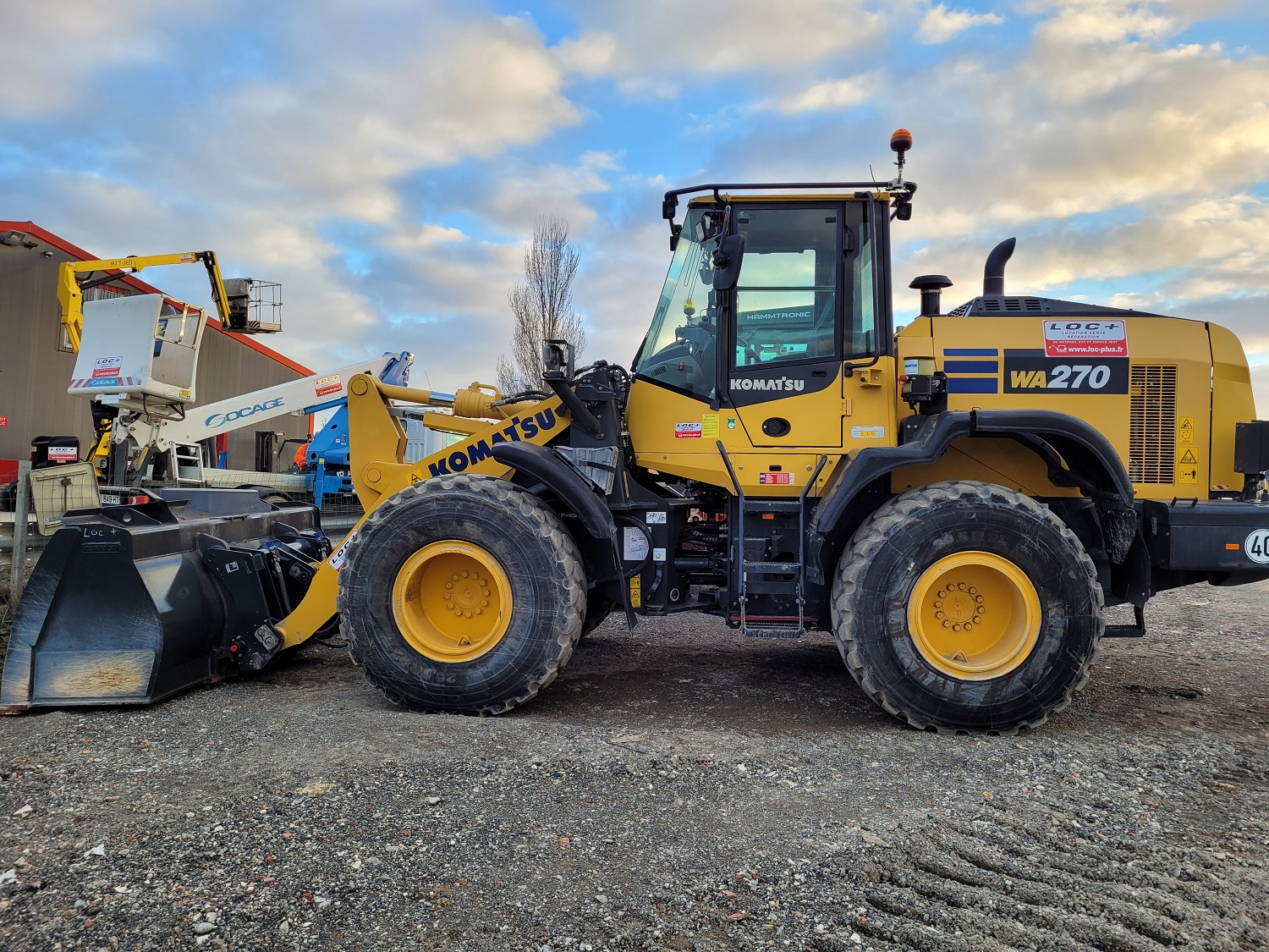 location de chargeuse 2500L avec pesage ; location chargeuse GHD